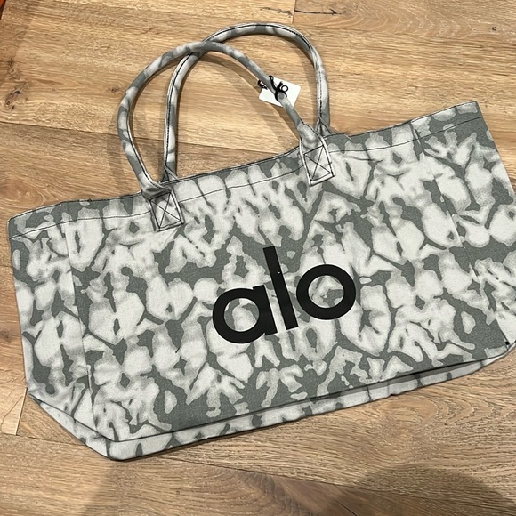 ALO Yoga | Bags | Alo Tote Bag | Poshmark